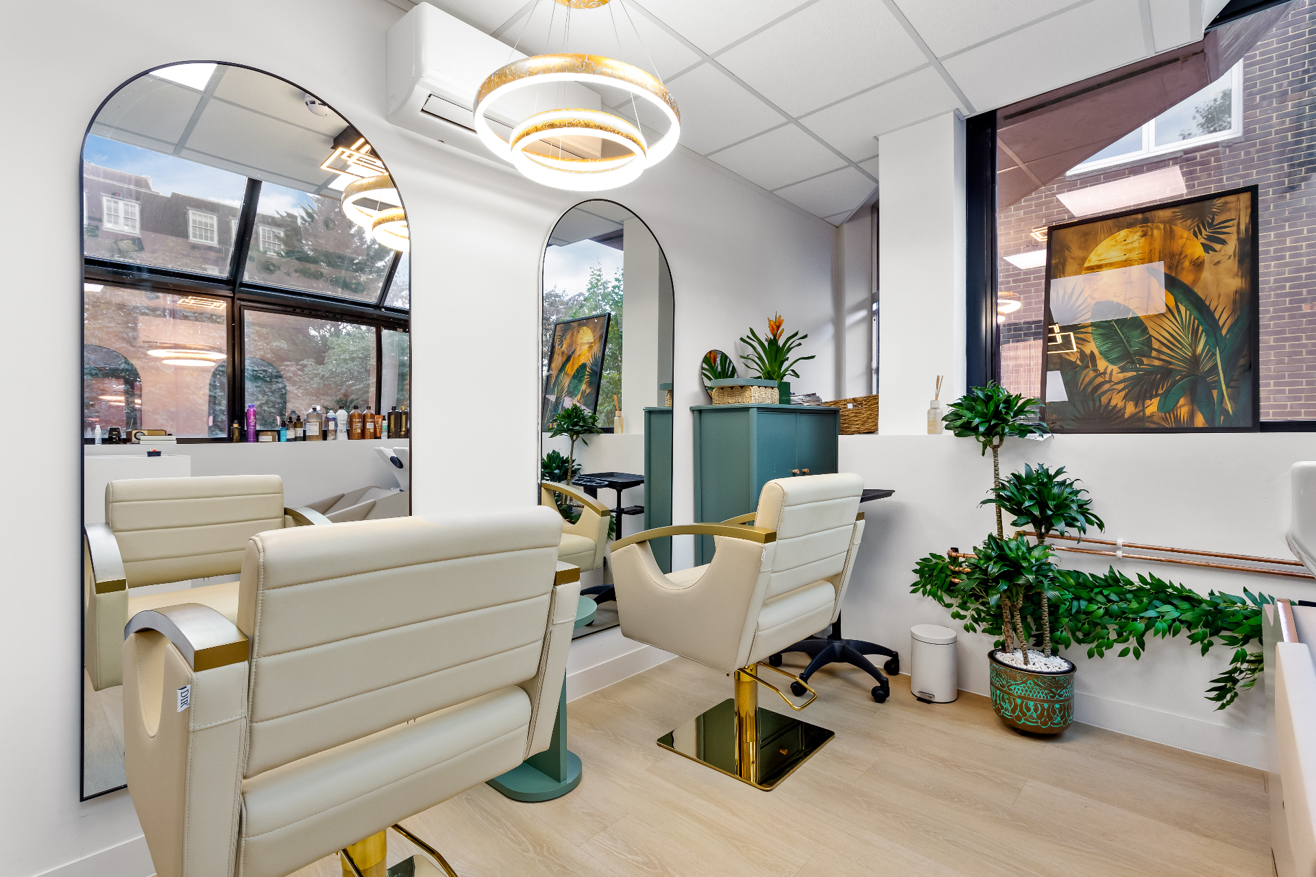 Beauty Rooms to Rent London — 8 Locations | WOW Beauty